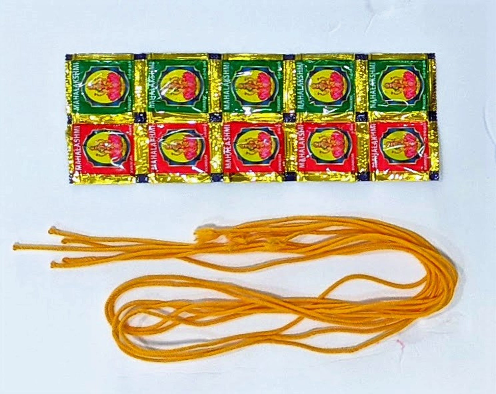 Mahalakshmi Haldi Kumkum Powder Set With Sacred Yellow Thread (5 ...