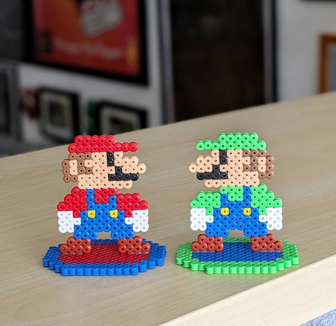 Super Mario Luigi 8bit feito de contas de ferro, Perler, 8 bits, Mario ...