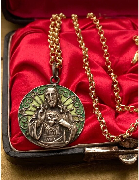 Art Nouveau Sacred Heart of Jesus Medal - Gem