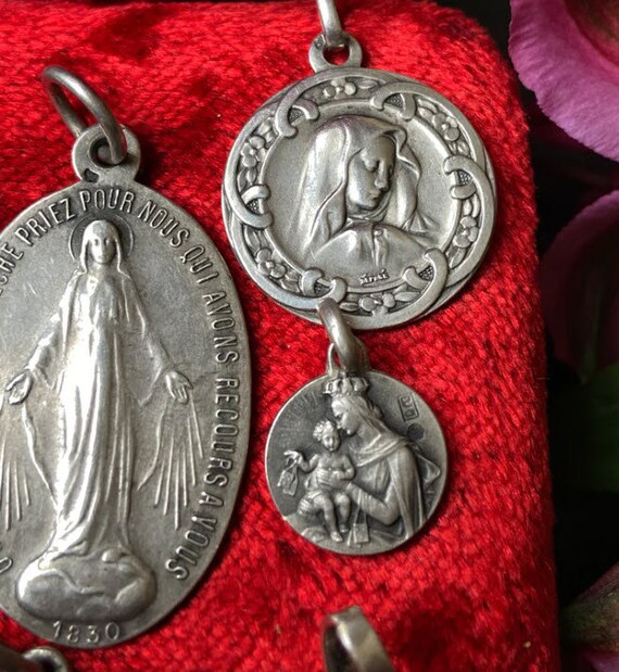 Set of Vintage Holy Medals - Mother Mary and St Teres… - Gem