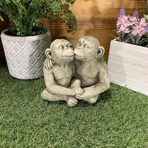 Stone Garden Kissing Monkey Love Statue Couple Holding Hands Ornament ...