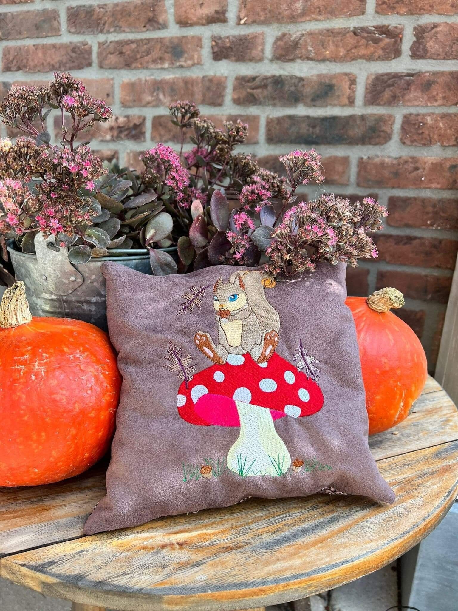 BT. Chip on Muchroom - Etsy