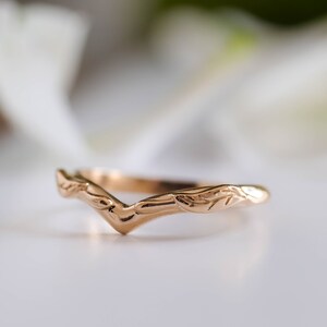 V Shaped Curved Wedding Band Yellow Gold 14k or 18k, Delicate Chevron ...