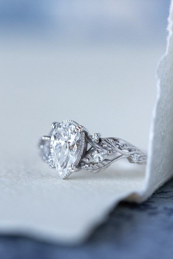 Pear Lab Grown Diamond Engagement Ring Ethical Diamond Engagement Ring Nature Inspired Ring for Bride Gold Ring 14k or 18k Gold Etsy Norway