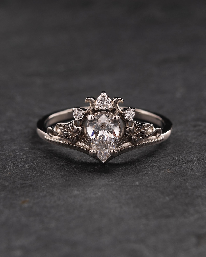 Crown Lab Grown Diamond Ring, Ivy Leaf Gold Band - Etsy