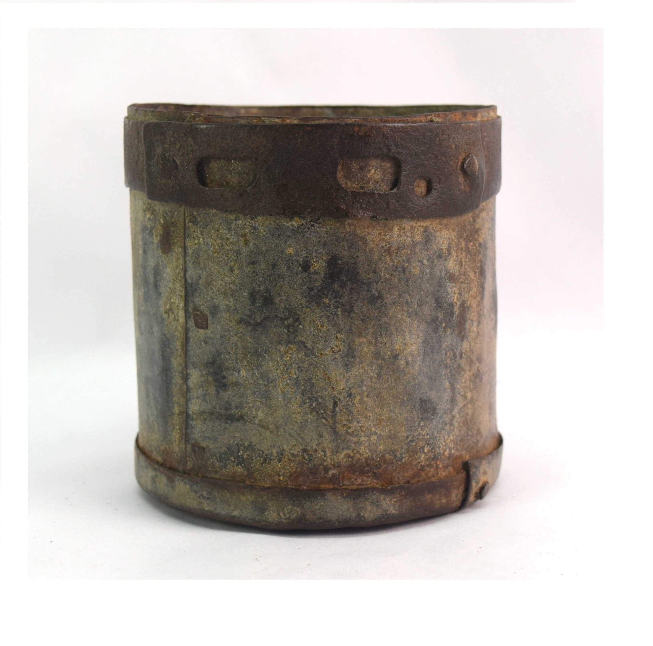 Traditional Iron Wheet/rice Measuring Pot Vintage Iron Kitchen Storage ...