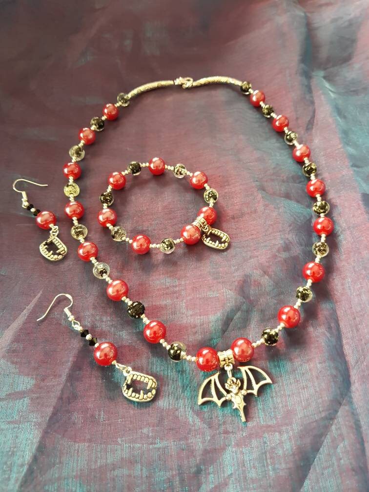 Kiss of a Vampire Jewellery Set, Gothic, in Red Shimmering Glass, Black ...