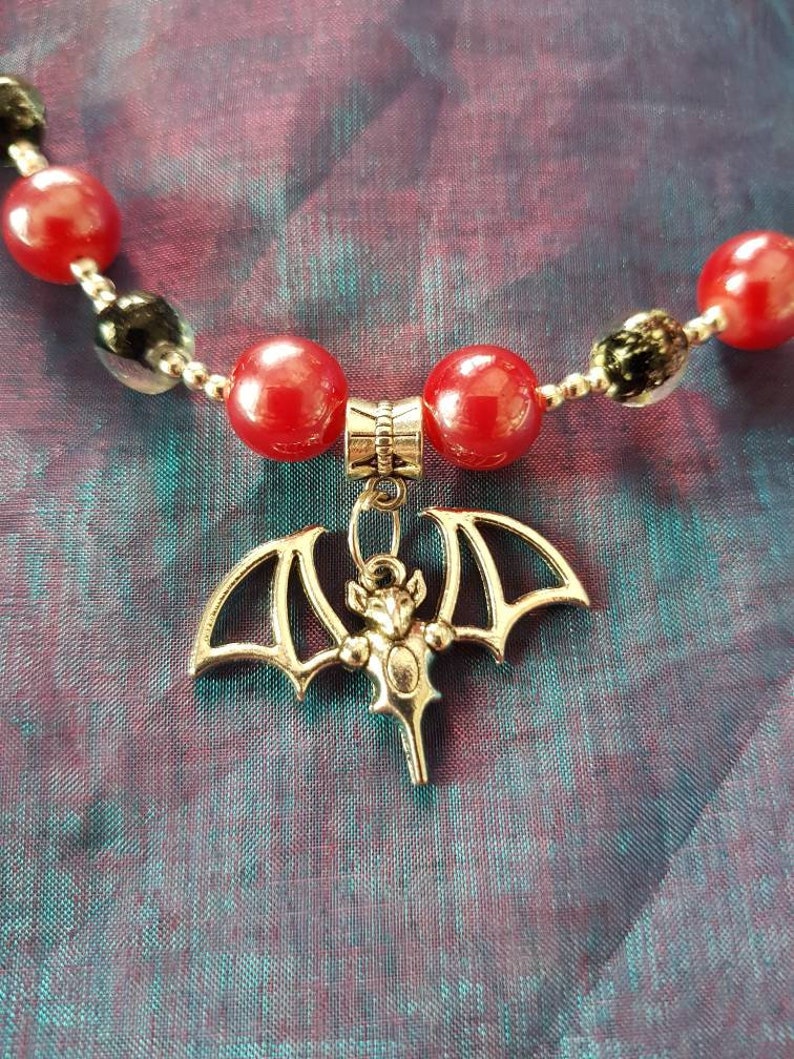 Kiss of a Vampire Jewellery Set, Gothic, in Red Shimmering Glass, Black ...