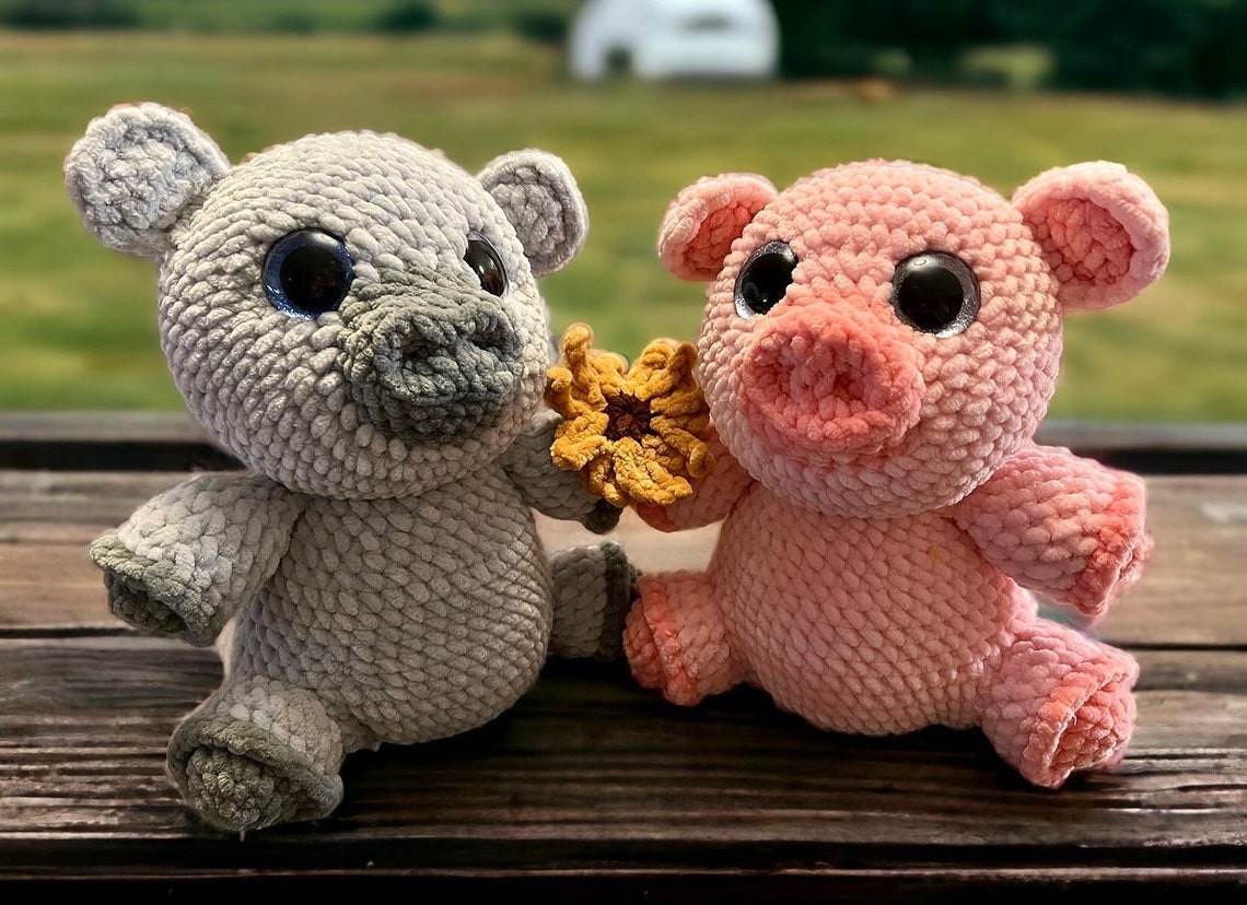 Piggy Sue Crochet Pattern | Amigurumi Pig | Crochet Pig | Crochet Farm ...