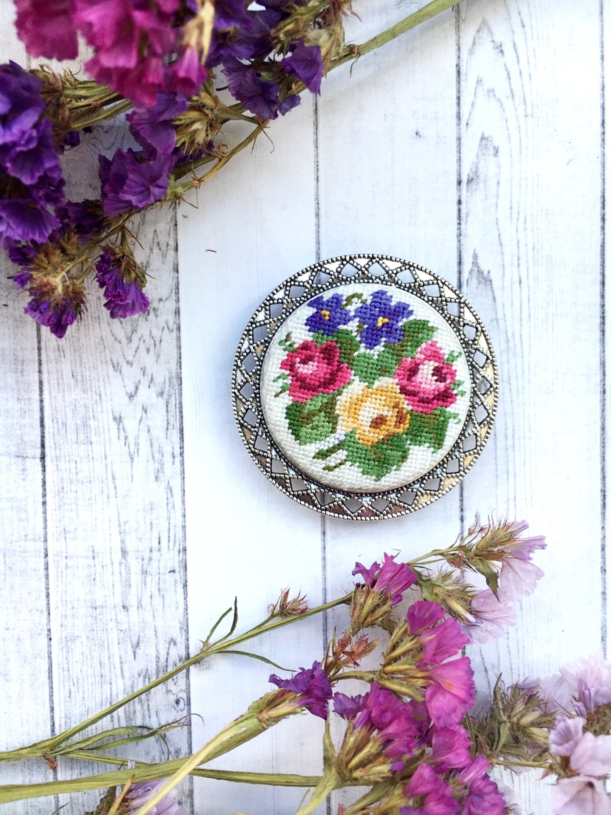 Embroidered Spring Bouquet Brooch With Roses and Violets Flowers ...