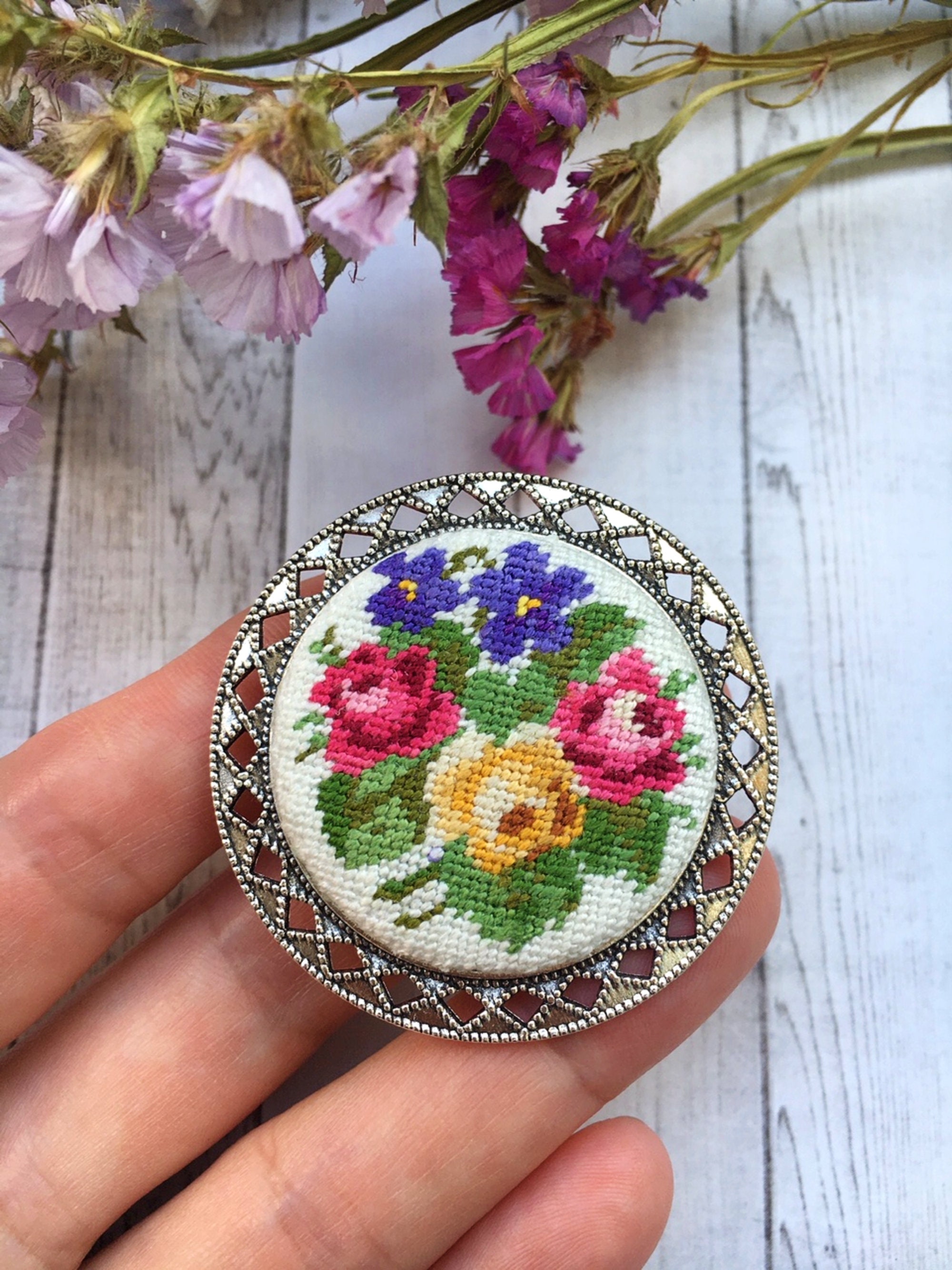 Embroidered Spring Bouquet Brooch With Roses and Violets Flowers ...