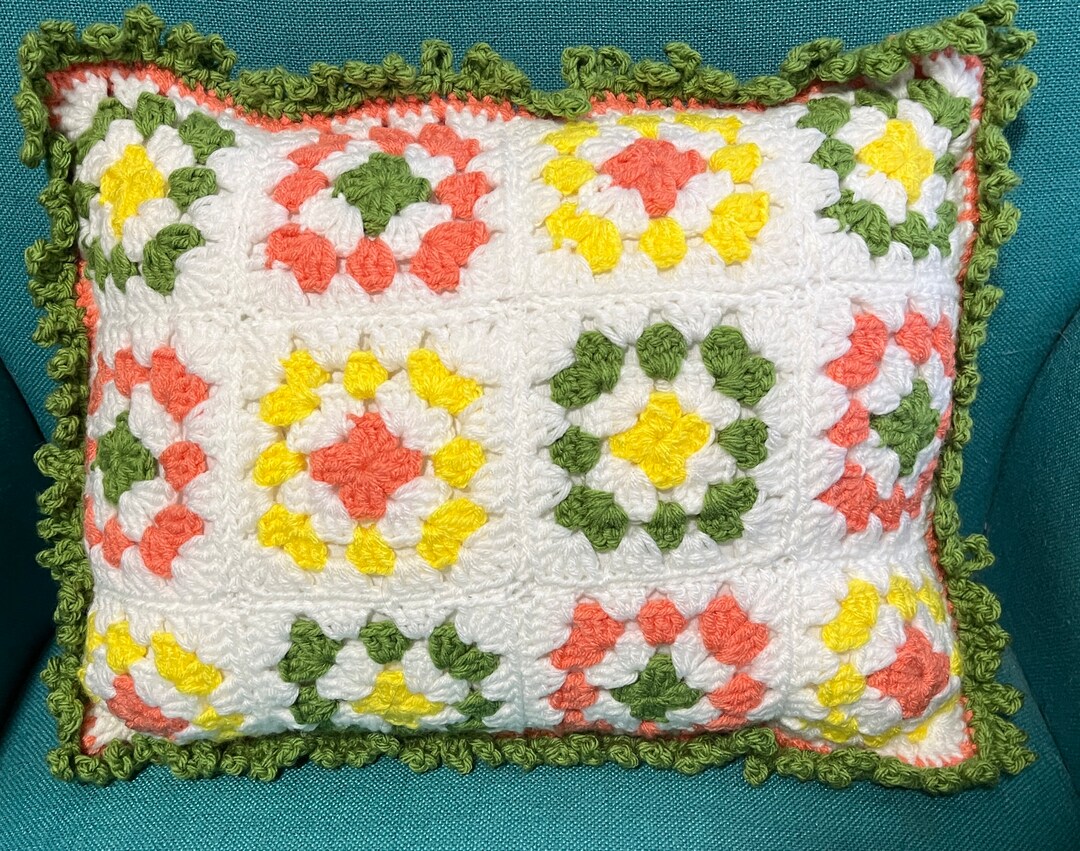Granny Square Pillow, Crochet Pattern, PDF Pattern, Beginner Friendly ...