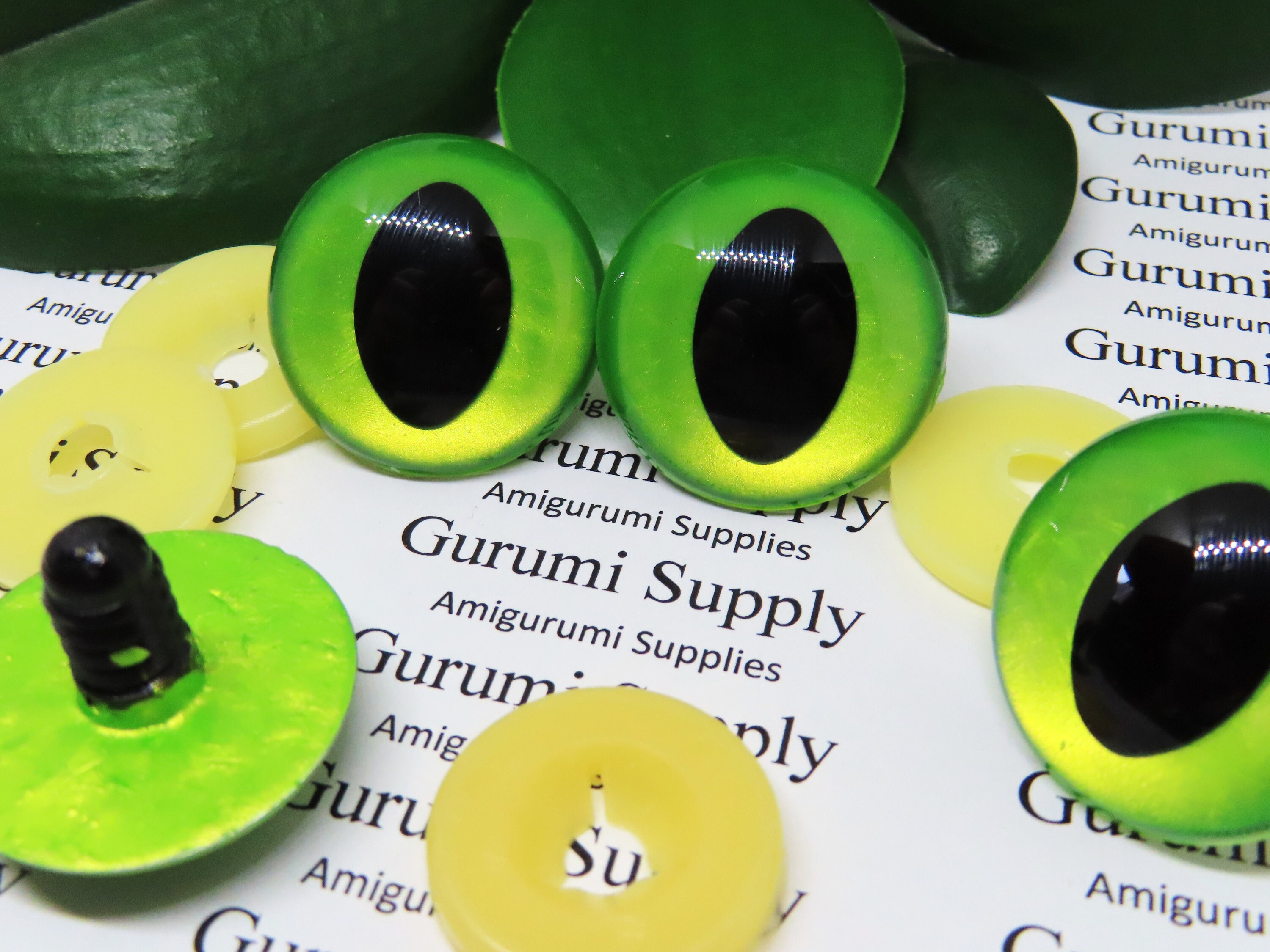 30mm Hand Painted Metallic Yellow Green Color Iris Black Pupil Round ...