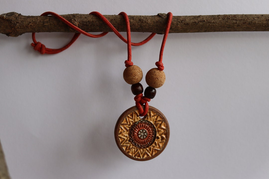 Joyería de corcho Collar de corcho hecho a mano con colgante - Etsy España