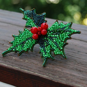 Green Red Brooch Holly Leaf With Berries, Christmas Pin, Floral Beaded ...
