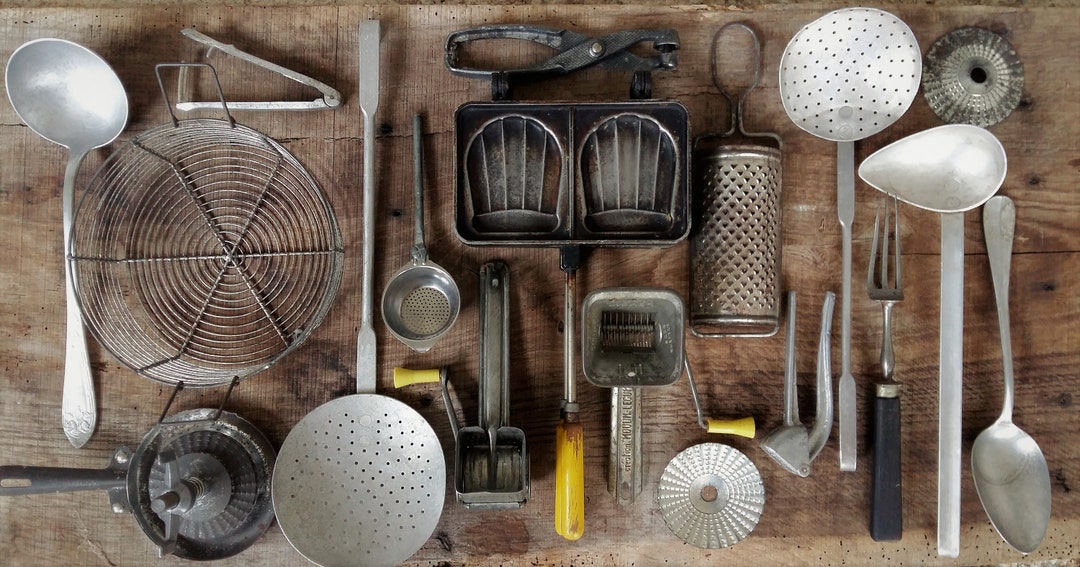 Set of SIXTEEN Vintage Kitchen Utensils. Food Photography Props. Food ...