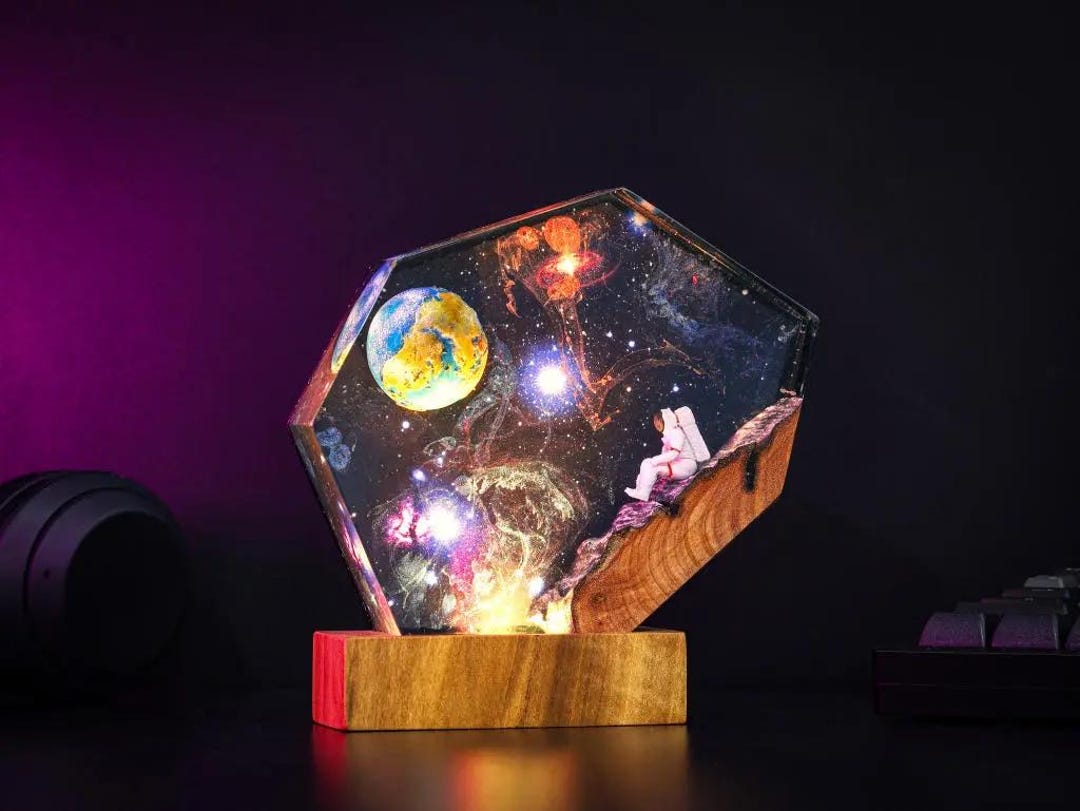 SPAC.ESHIPS & Astro.naut in Inter.stellar Resin Lamp, Galaxy Space ...