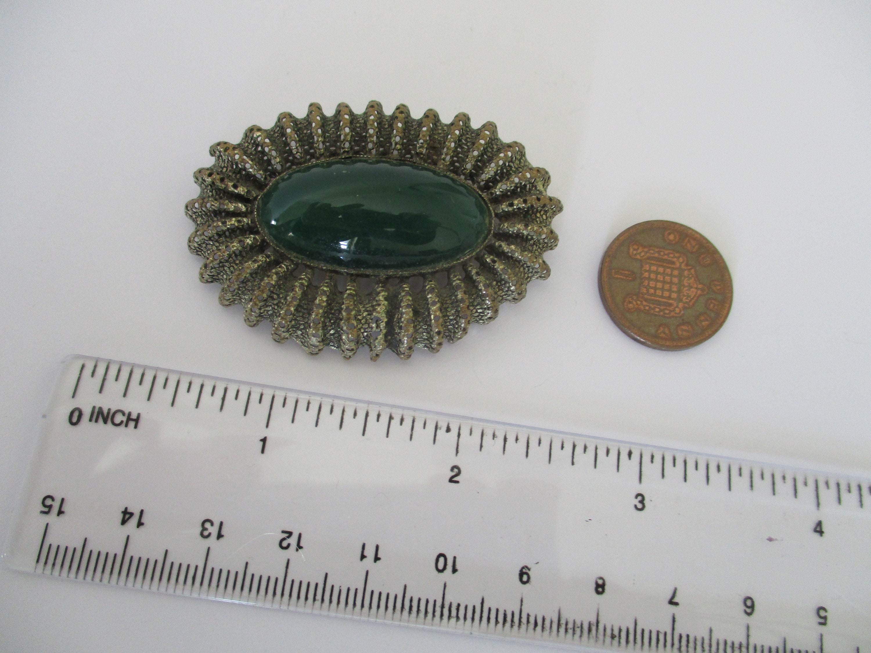 A 1950's Vintage Green Stone Brooch Pin - Etsy