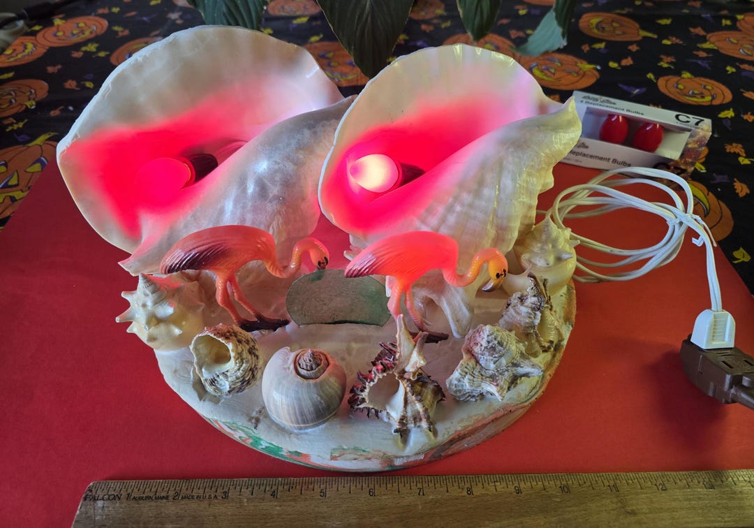 Vintage Seashell TV Lamp 2 Conch Shells 2 Flamingos Lighted Tropical ...