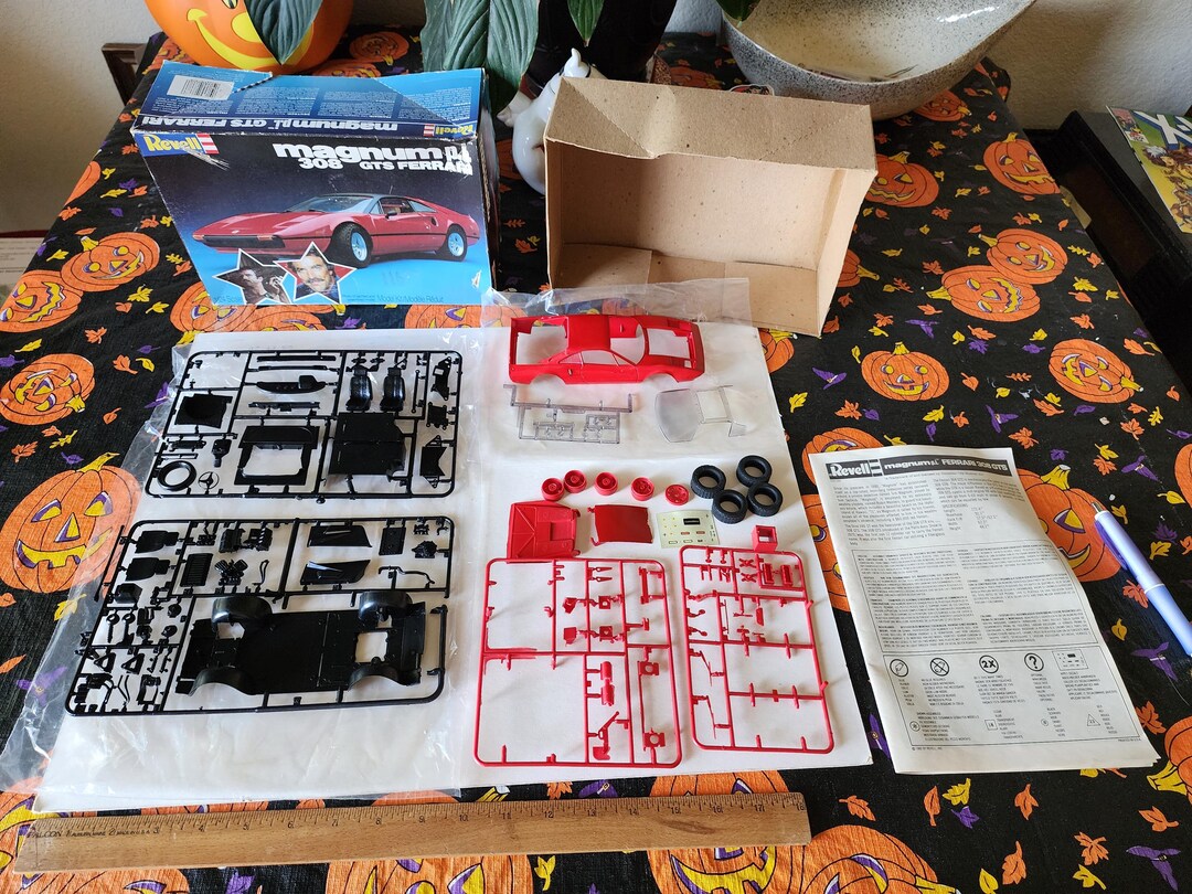 Vintage Magnum PI Ferrari 308 GTS Revell 1/24 Model Kit Unbuilt Open ...