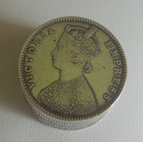 Rare Empress Victoria 1862 & 1897 silver India half-r… - Gem