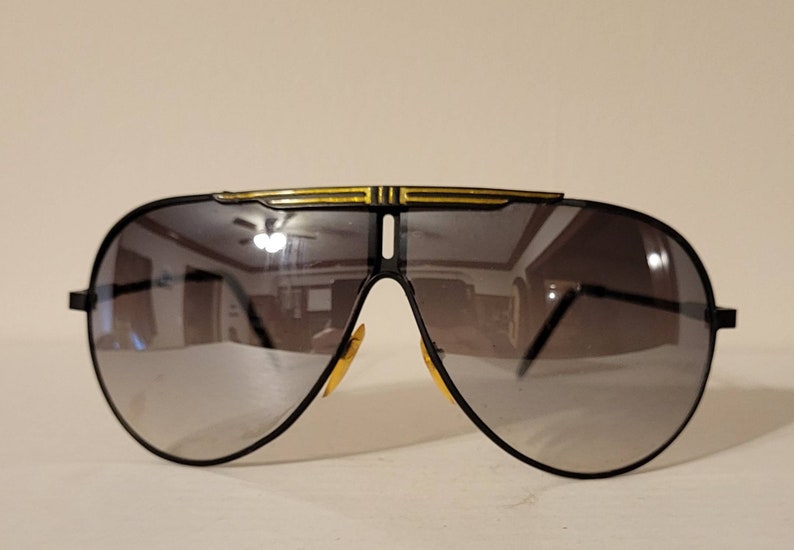 Vintage Aviator Sunglasses // Black Metal Frames // Gold Metal Decal on ...