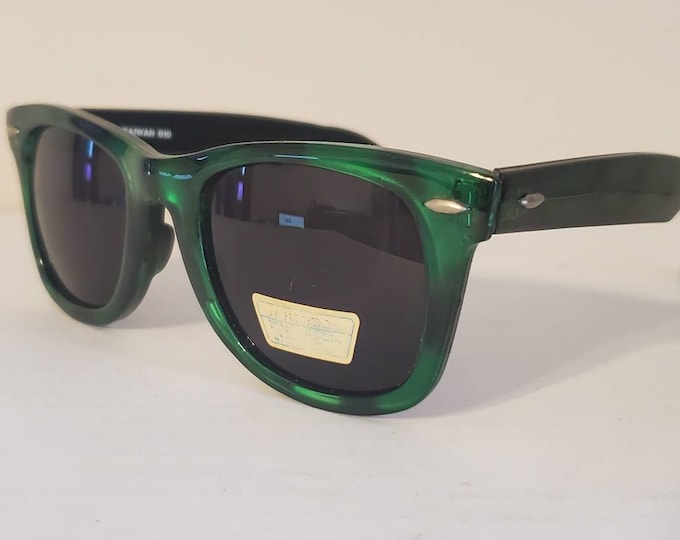 Vintage Sunglasses // Green Tortoise Shell Frames // Beach - Etsy