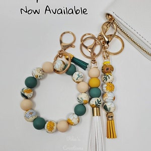 Daisy Eucalyptus Wristlet Keychain Stretchy Bracelet Tassel Silicone ...