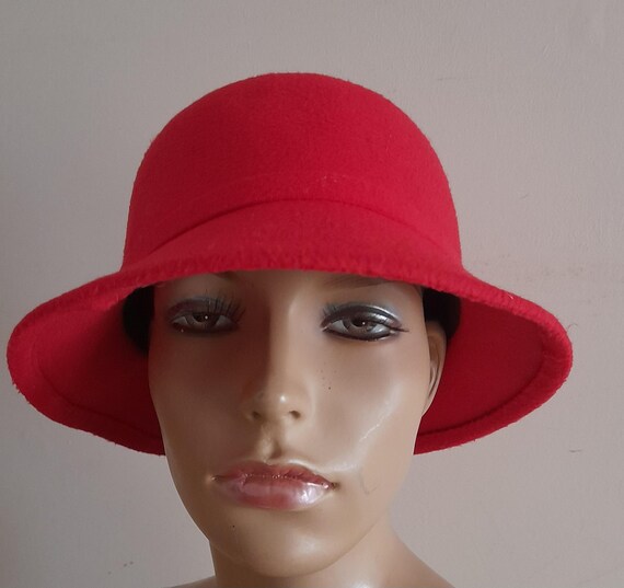 1930S STYLE RED cloche Style hat - Gem