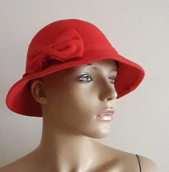 1930S STYLE RED cloche Style hat - Gem