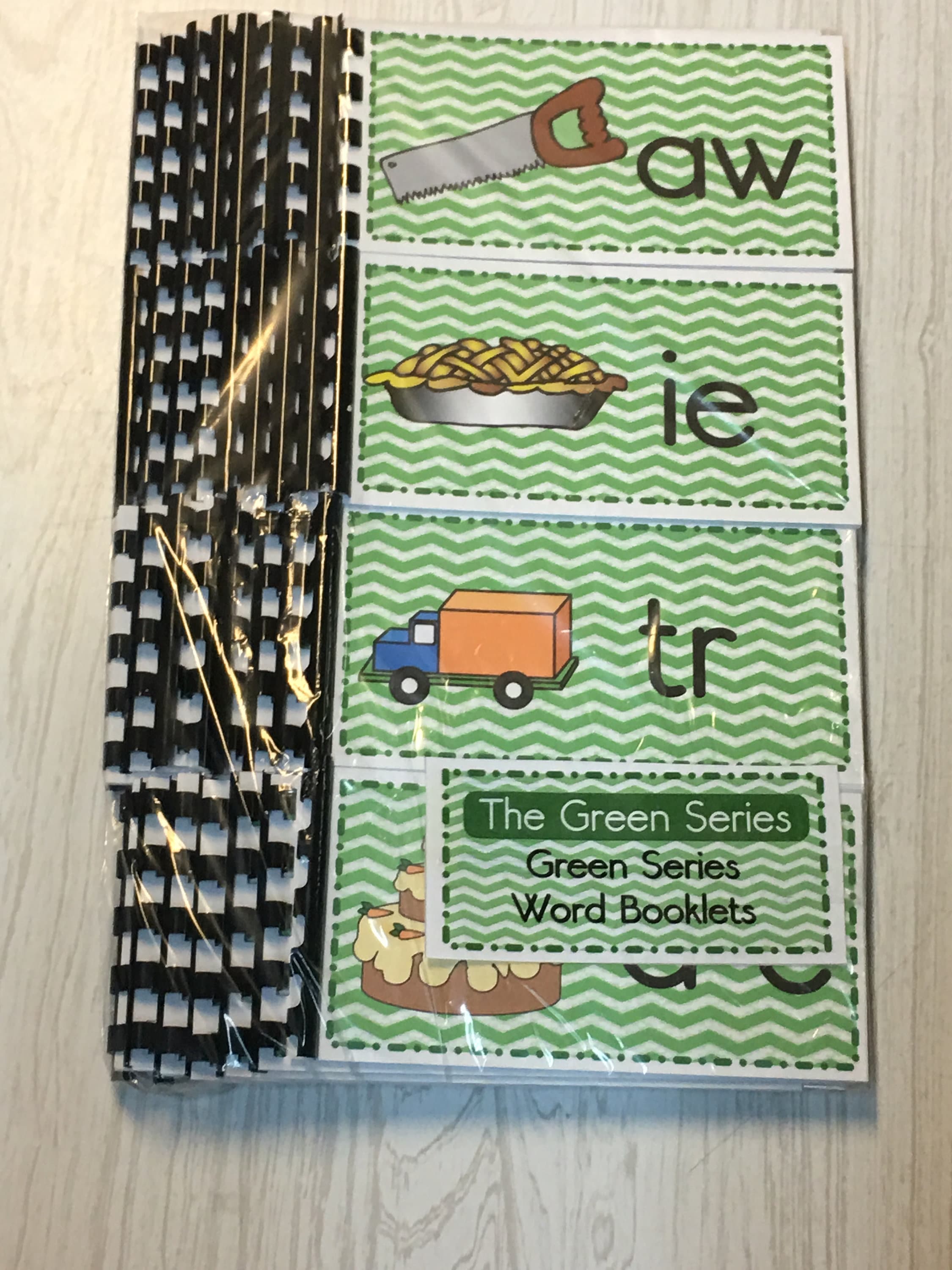 The Pink, Blue & Green Series COMPLETE - 102 Word Booklets - Montessori ...