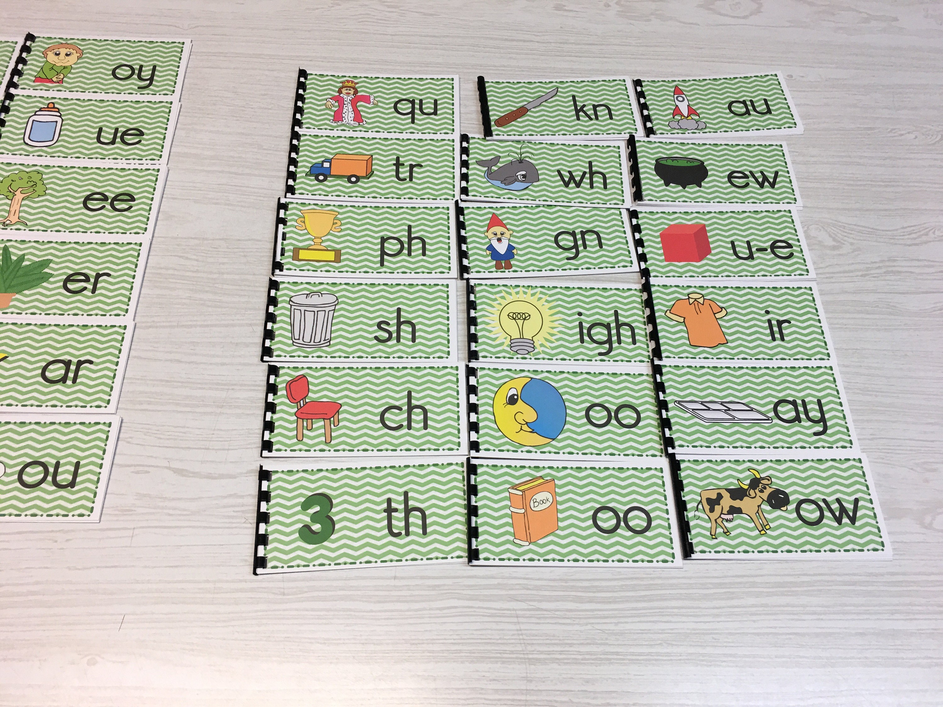 The Green Series - 36 Phonograms Word Booklets - Montessori Materials ...