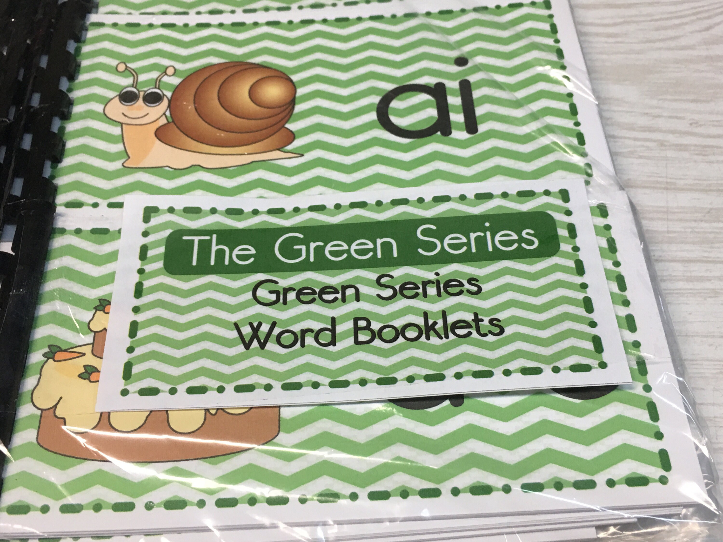 The Green Series - 36 Phonograms Word Booklets - Montessori Materials ...