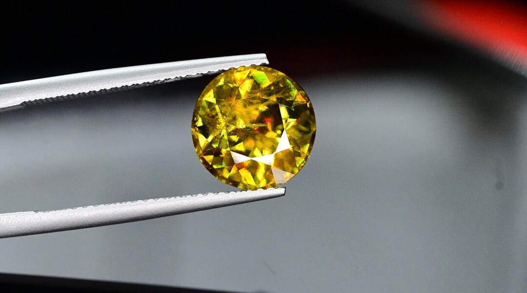 Capelinha Chrome Sphene: 4.00 Ct High End Brilliance Zagi Mined - Etsy