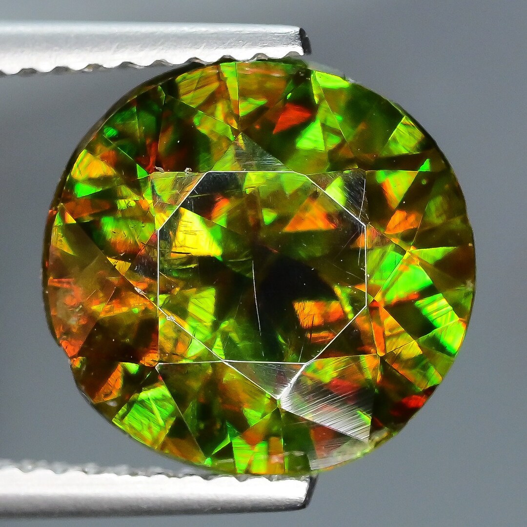 Chrome Sphene Gemstone: Round Cut, Full Fire Titanite (4.30 Carats) - Etsy