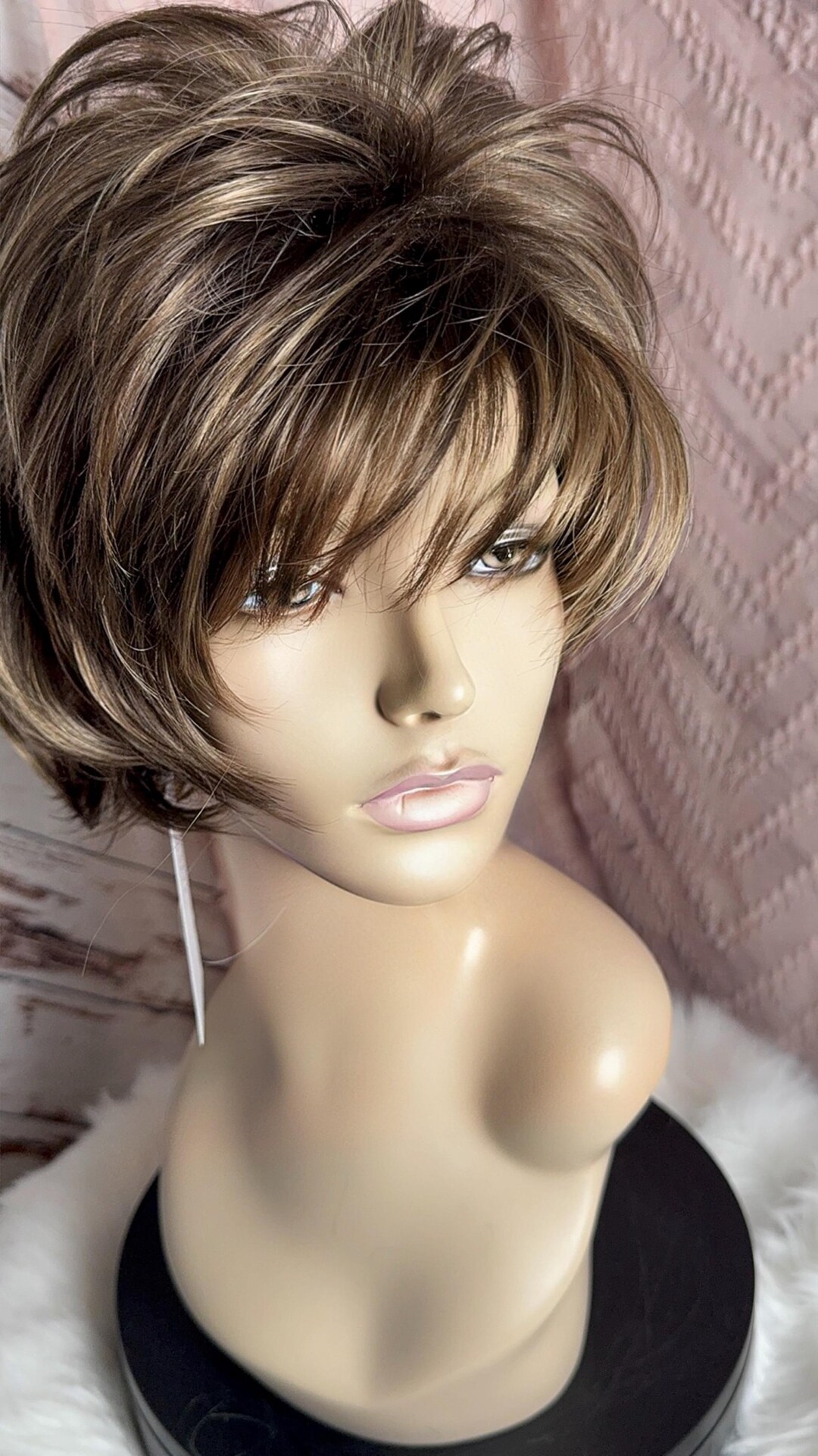 Valla Short Wig Chic Wig Lots of Layers Medical Wig Fashion Wig Chunky ...