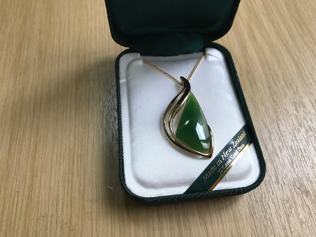 Ariki Nephrite Jade and Gold Treasure Pendant Necklace - Etsy