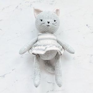 Cat With Dress Pattern and Tutorial. 7" Tall ( 18 Cm ) - Etsy