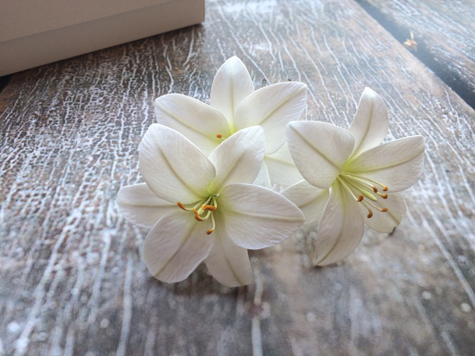 White lily hair pins set Lily hair flower Mini flower Hair - Etsy Polska