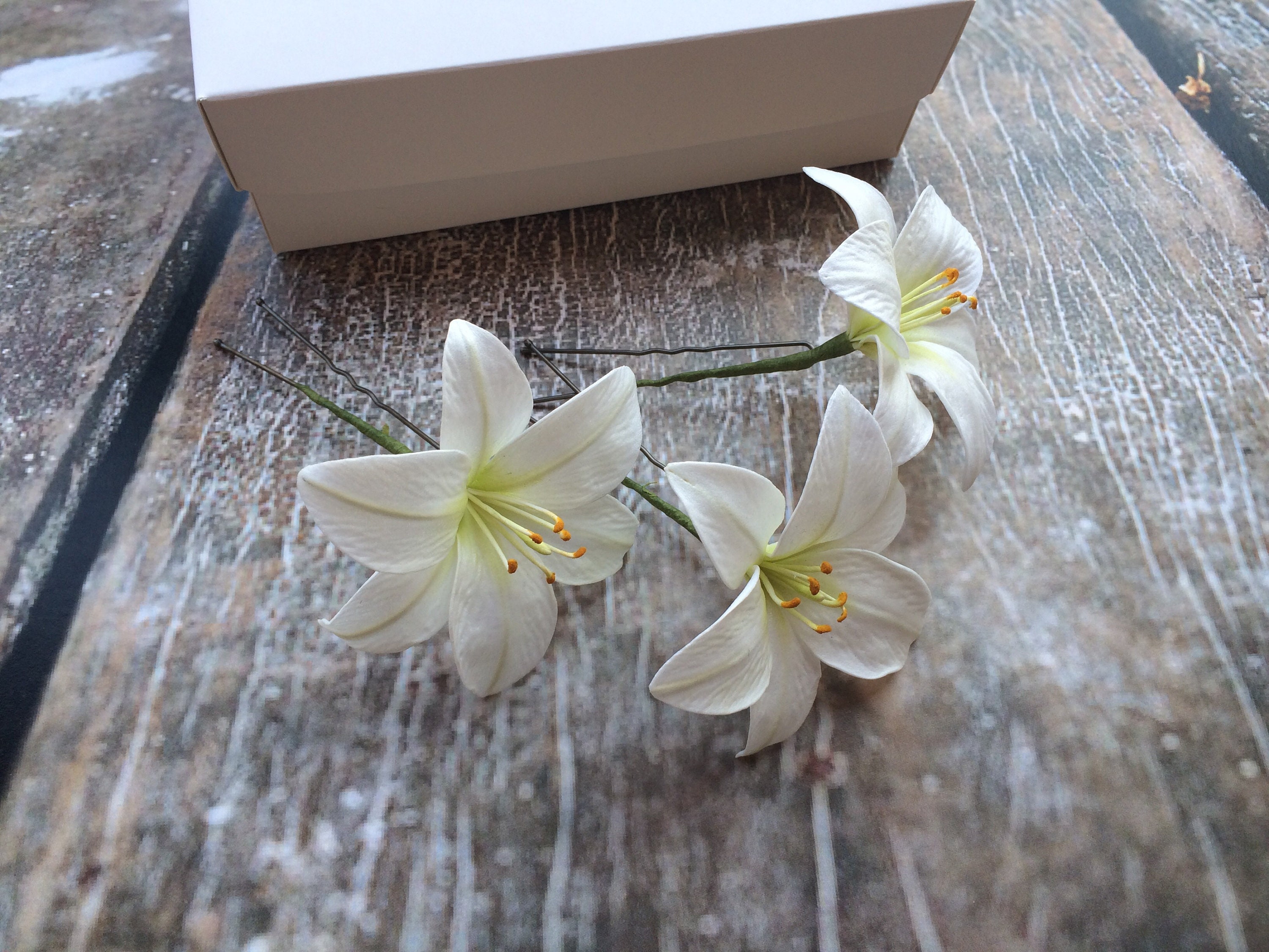 White lily hair pins set Lily hair flower Mini flower Hair - Etsy Polska