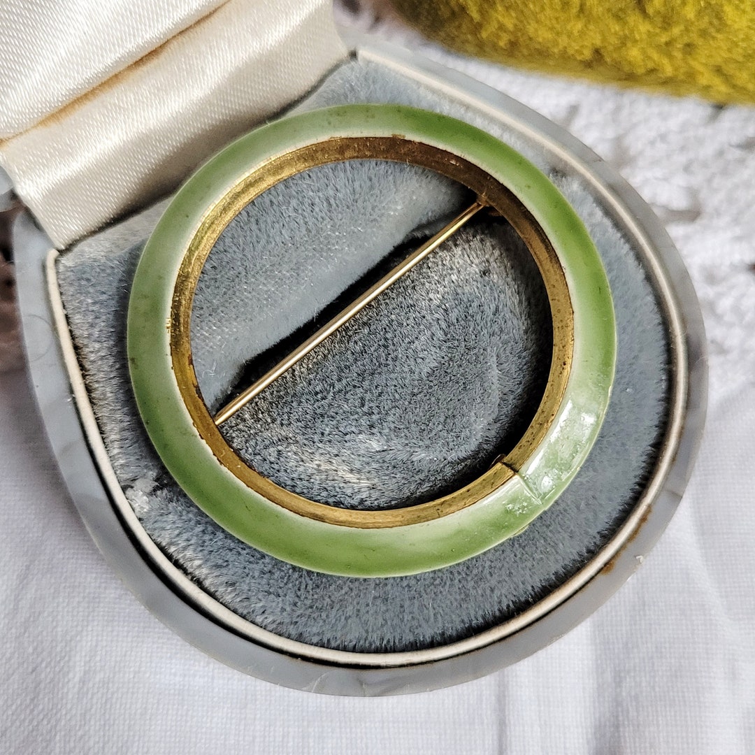 Standor Co - Brooch 1960s Green Circle Wreath Brooch Pin Design ...