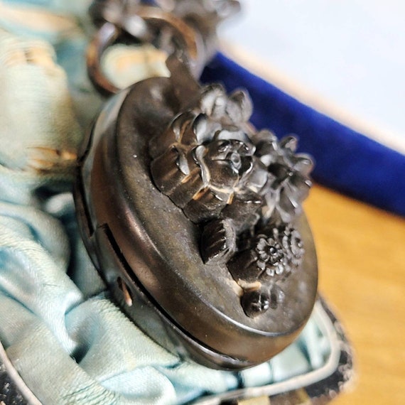 Jet /Gagat Medallion & Necklace around 1830-1850 Vict… - Gem