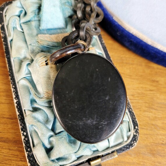 Jet /Gagat Medallion & Necklace around 1830-1850 Vict… - Gem