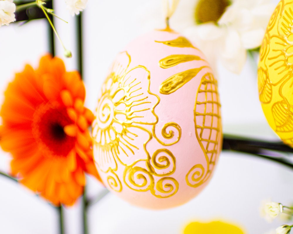 Set of 4 Ceramic hanging Easter egg hand painted henna style - Etsy Polska
