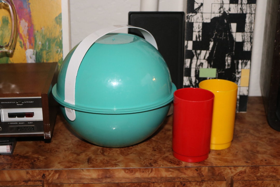 PICNIC BALL and Cups Vintage 1980s Spaceage 80s Memphis Design Space ...