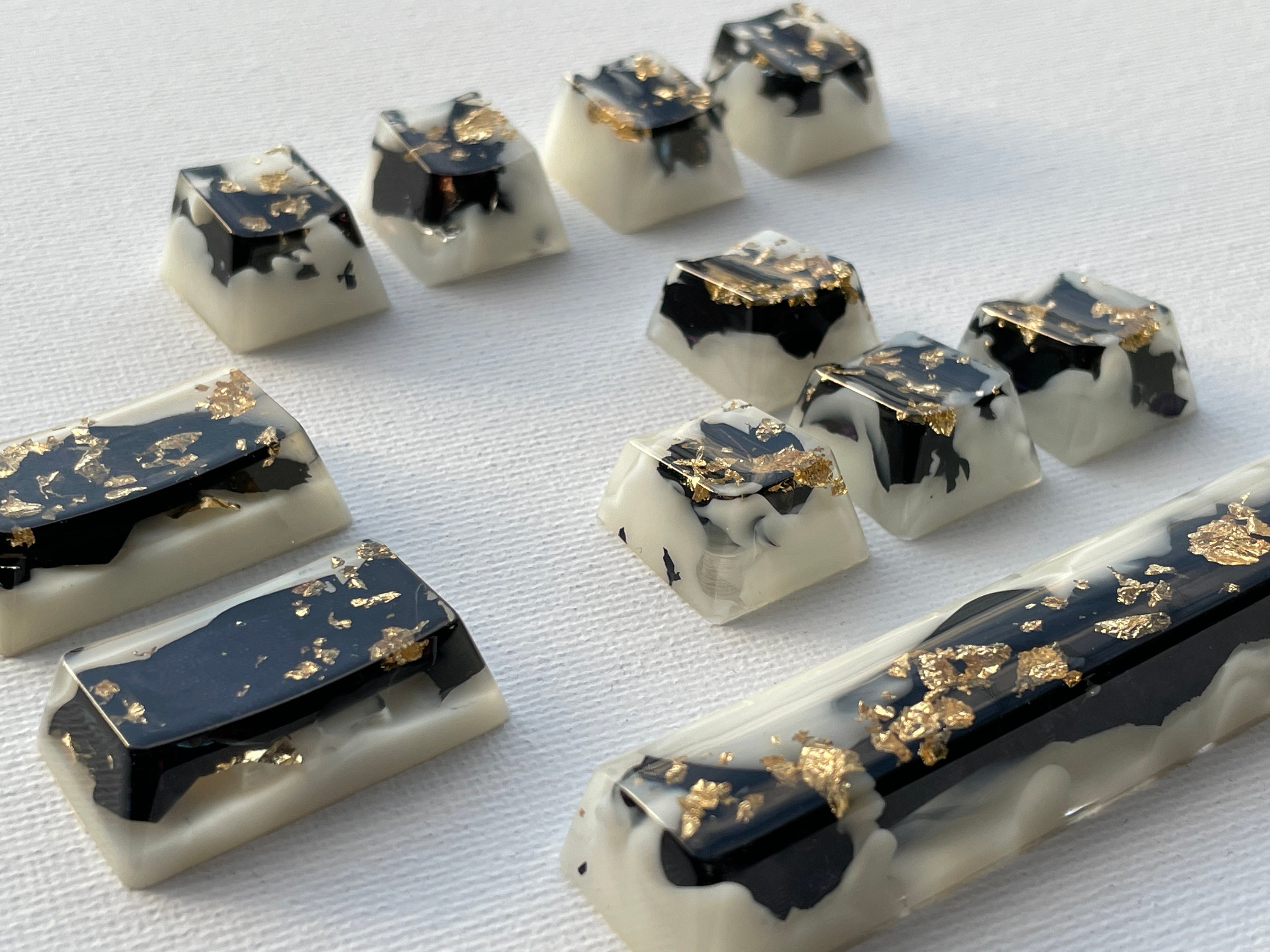Artisan Keycaps White With Black & Gold Flake Space Bar 6.25u | Etsy
