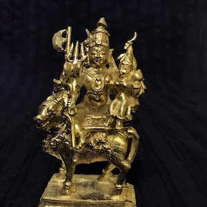 Panchaloha Made Umamaheshwar on Vrushabha or Pradosha Murthy Shiva ...