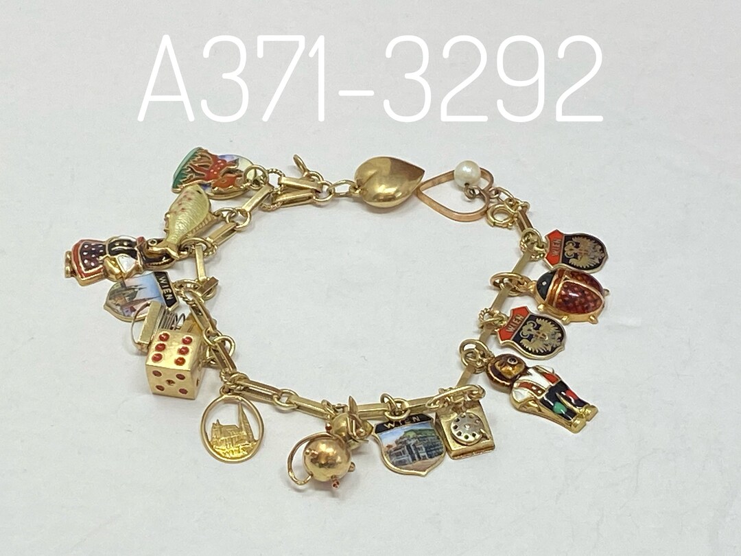 Vintage Estate 14kt Gold Charm Bracelet With 17 Assorted Charms Ranging ...