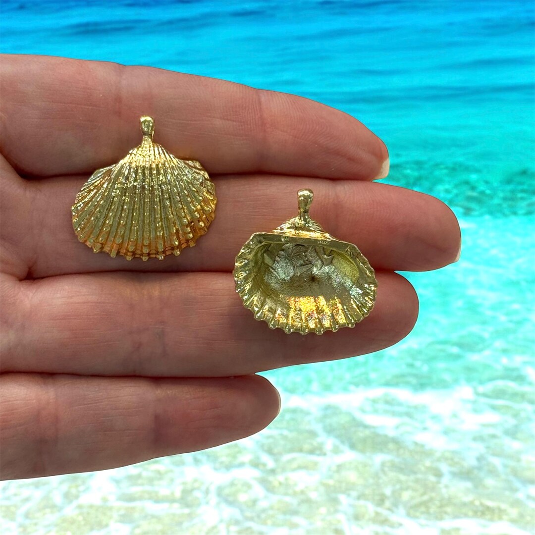 24kt Gold-plated Scallop Shell Pendant – Realistic Textured Design ...