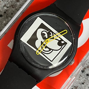 Swatch Keith Haring Mickey Mariniere Blanc Sur Noir SUOZ337 41mm Face ...